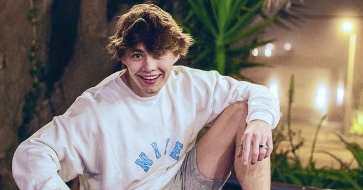 Curtain Hairstyles for Men | 15 Iconic 90s & Modern Trends